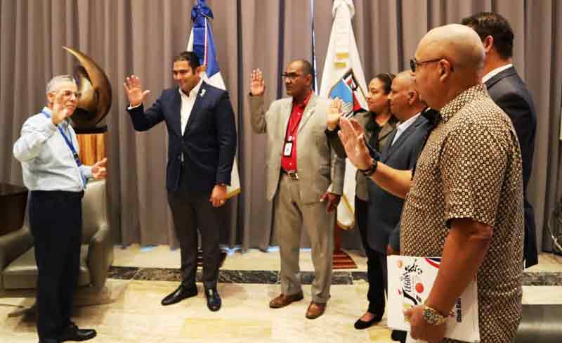 Carlos De Jesús es juramentado como presidente comité organizador XVII ...