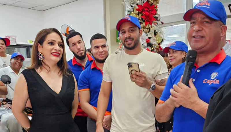 En Moca Almacenes Cepín entrega llaves a ganador de concurso jeepeta ...