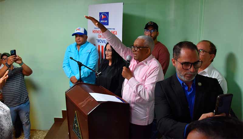 Juan Rosa juramenta cientos de maestros en apoyo a Luis Abinader ...